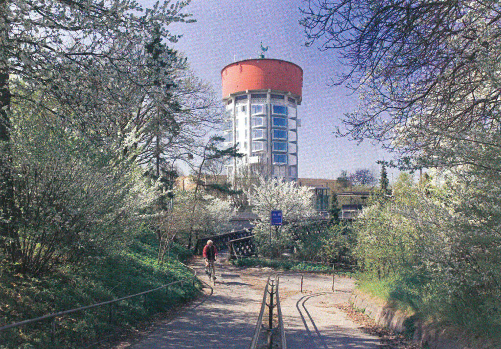 Plug-in living: Jaegersborg water tower in Gentofte, Denmark by Dorte ...