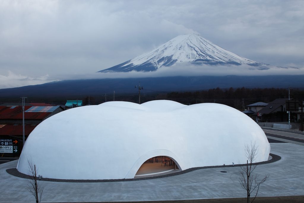 Hoto Fudo by Takeshi Hosaka Architects, Fuji Kawaguchiko, Yamanashi ...