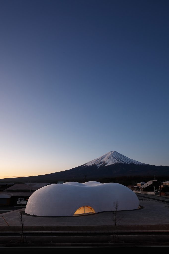 Hoto Fudo by Takeshi Hosaka Architects, Fuji Kawaguchiko, Yamanashi ...