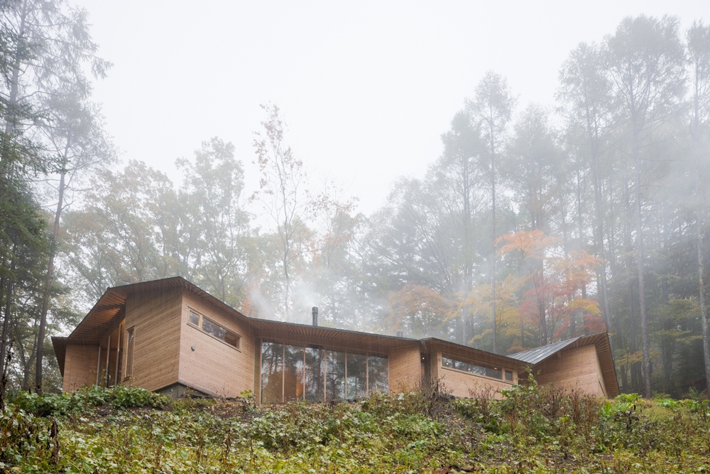 Inbetween House by Koji Tsutsui Architect & Associates, Karuizawa ...