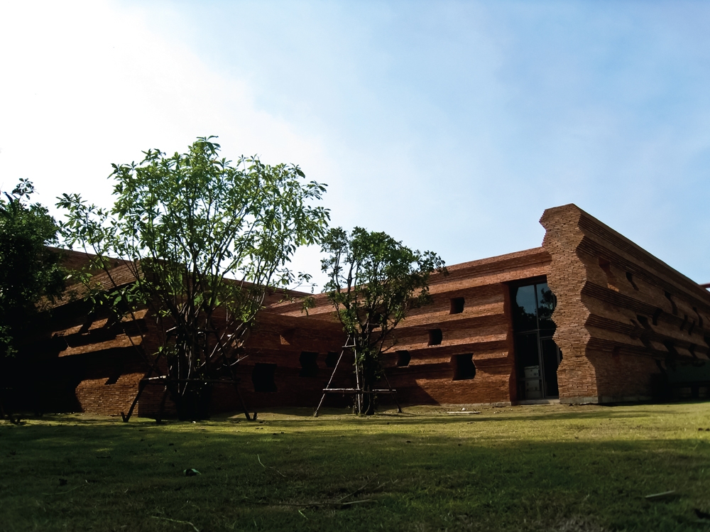 Film Institute by Boonserm Premthada, Thailand - Architectural Review
