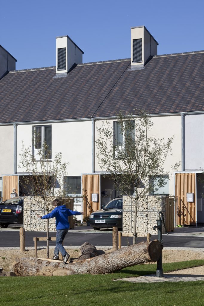 Glen Howells Architects challenge conventions of volume house building ...