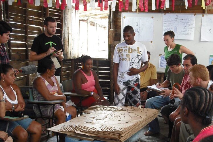 What will the Neighbours Think? Los Angeles looks back to the future ...