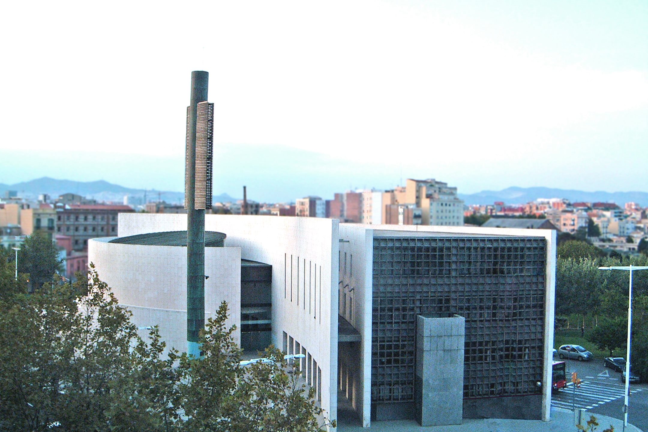 Abraham Ecumenical Centre in Barcelona by Josep Benedito and Agusti ...