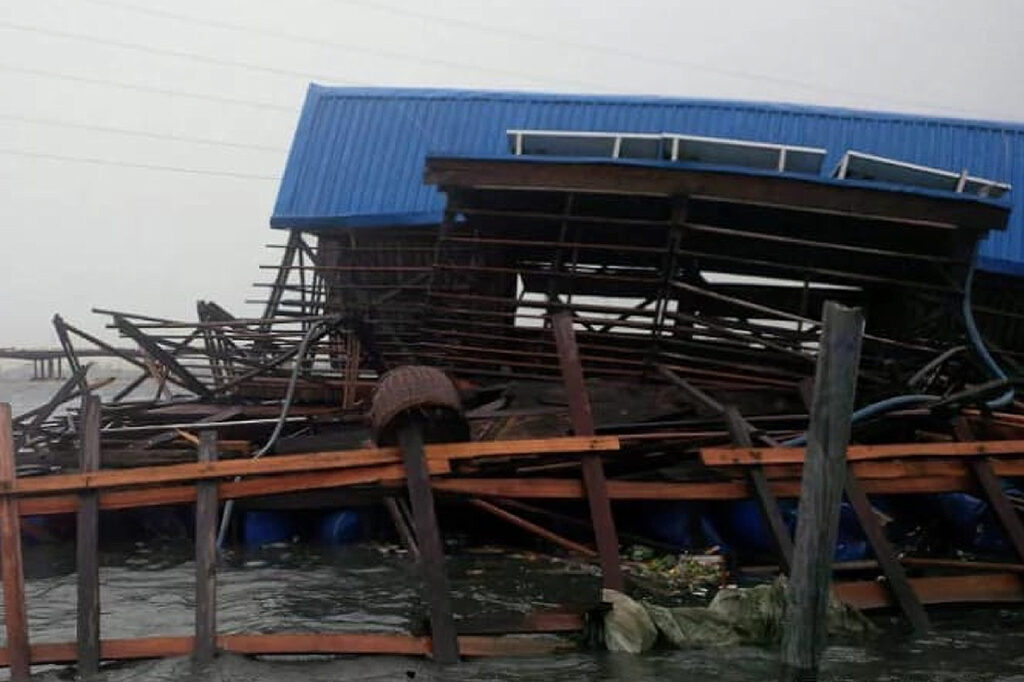 Media attention overload: the collapse of Makoko's floating school ...