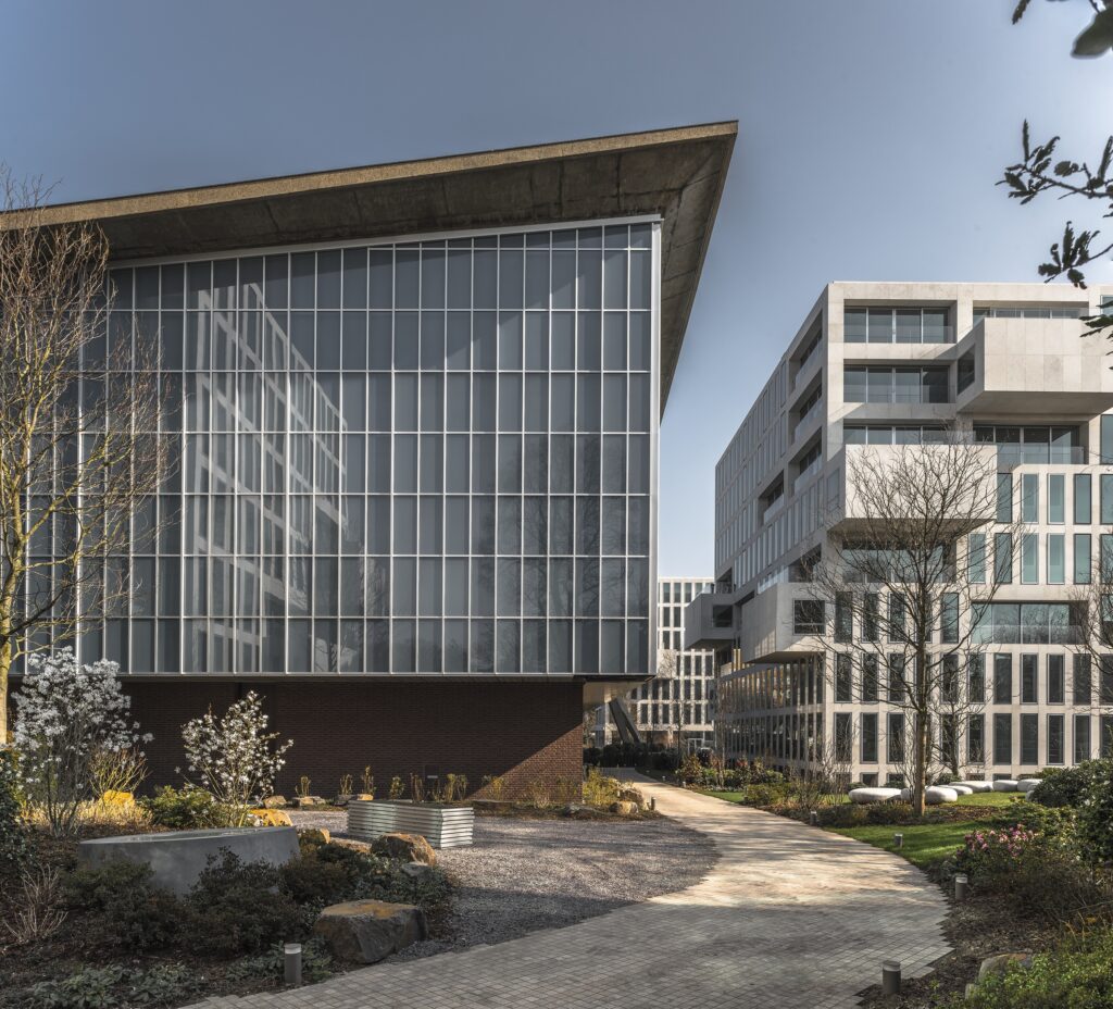 For the greater good?: the Commonwealth Institute/Holland Green housing ...