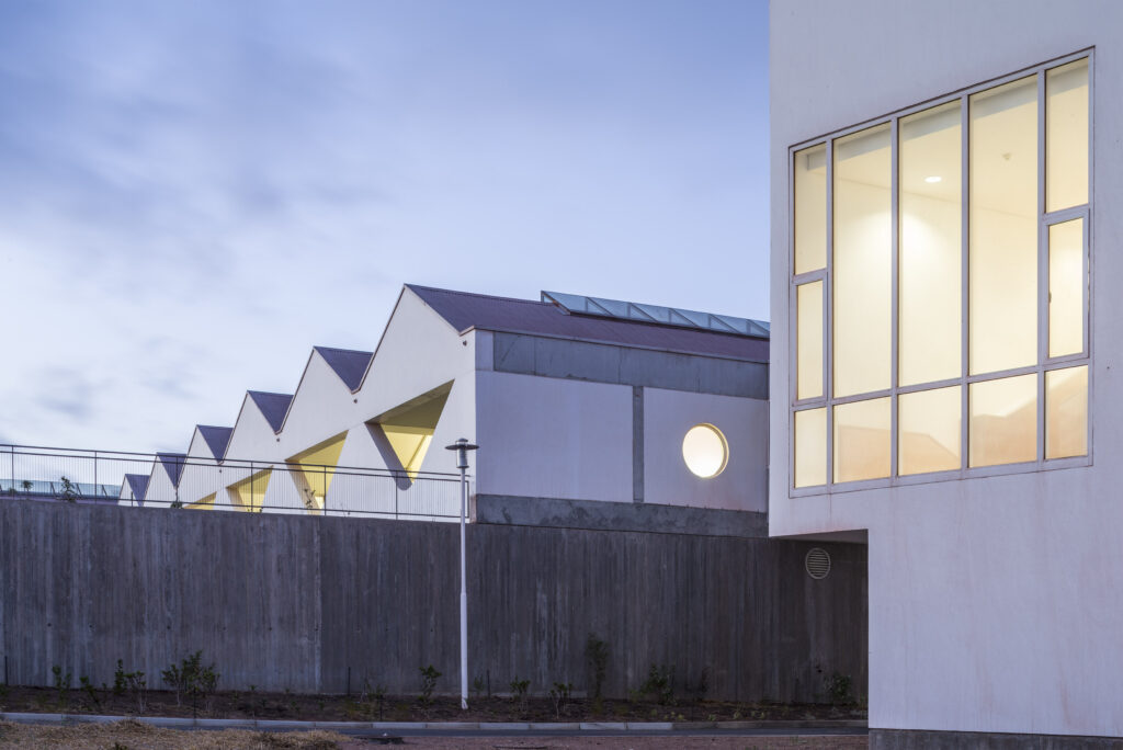 Code yellow: Vredenburg Hospital in South Africa by Wolff Architects ...