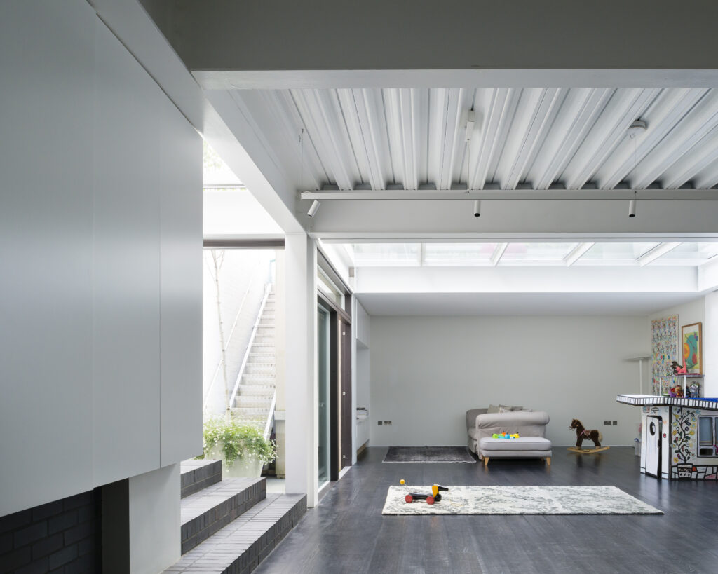 Hampstead homestead: Netherhall Gardens in London by Brinkworth ...