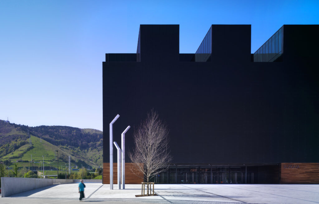 Court circular: Frontón Bizkaia handball courts in Bilbao, Spain by ...