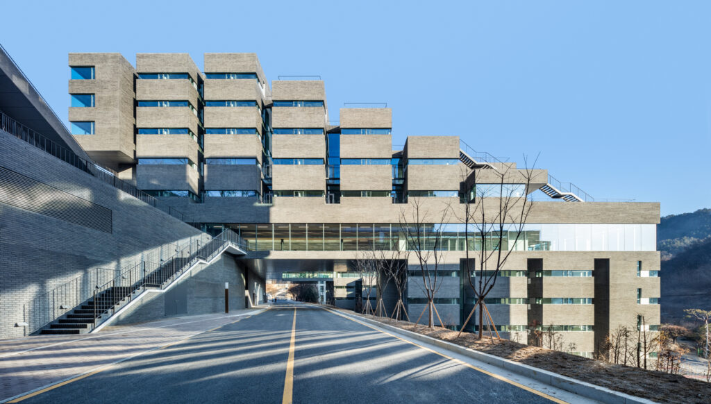 Two for the road: Daejeon University residential colleges by Mass ...
