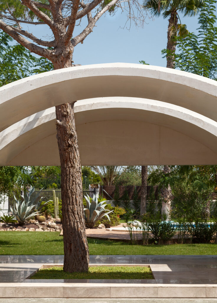 Overarching Craft: Mesura's house extension in Elche, Spain ...