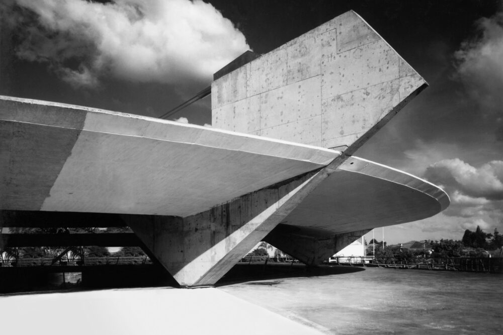 Museu Brasileiro de Escultura e Ecologia in São Paulo, Brazil by Paulo ...