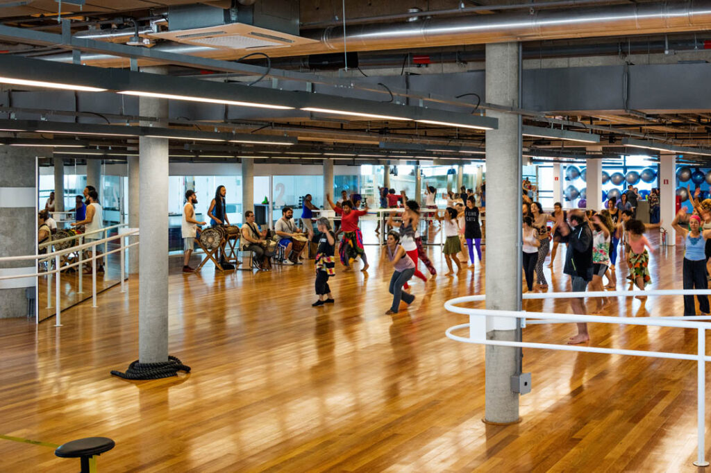 Social climber: SESC 24 de Maio cultural centre in São Paulo, Brazil by ...