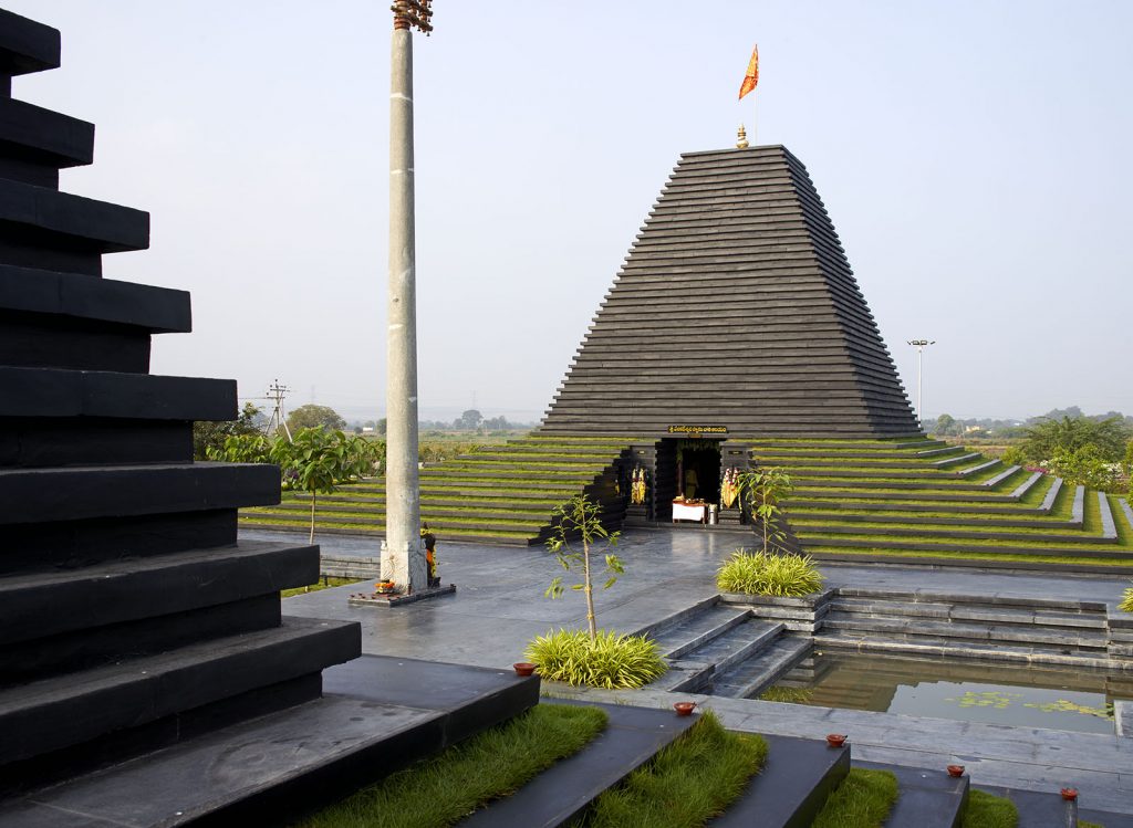 Step change: Balaji Temple in Bilakalagudur, India by Sameep Padora ...