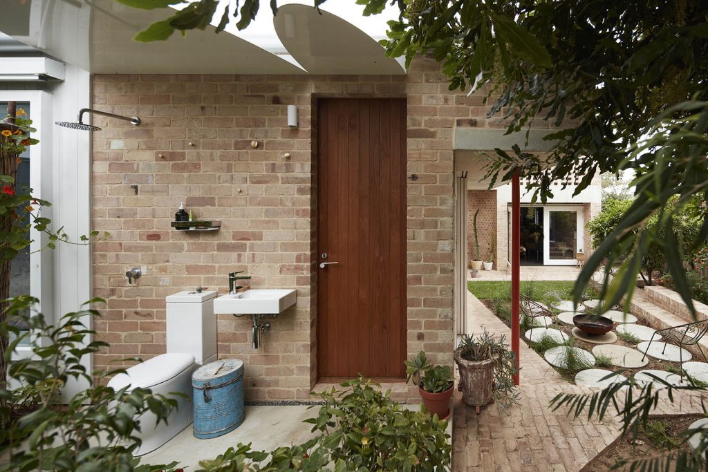 Beaconsfield House in Perth, Australia by Simon Pendal Architect ...