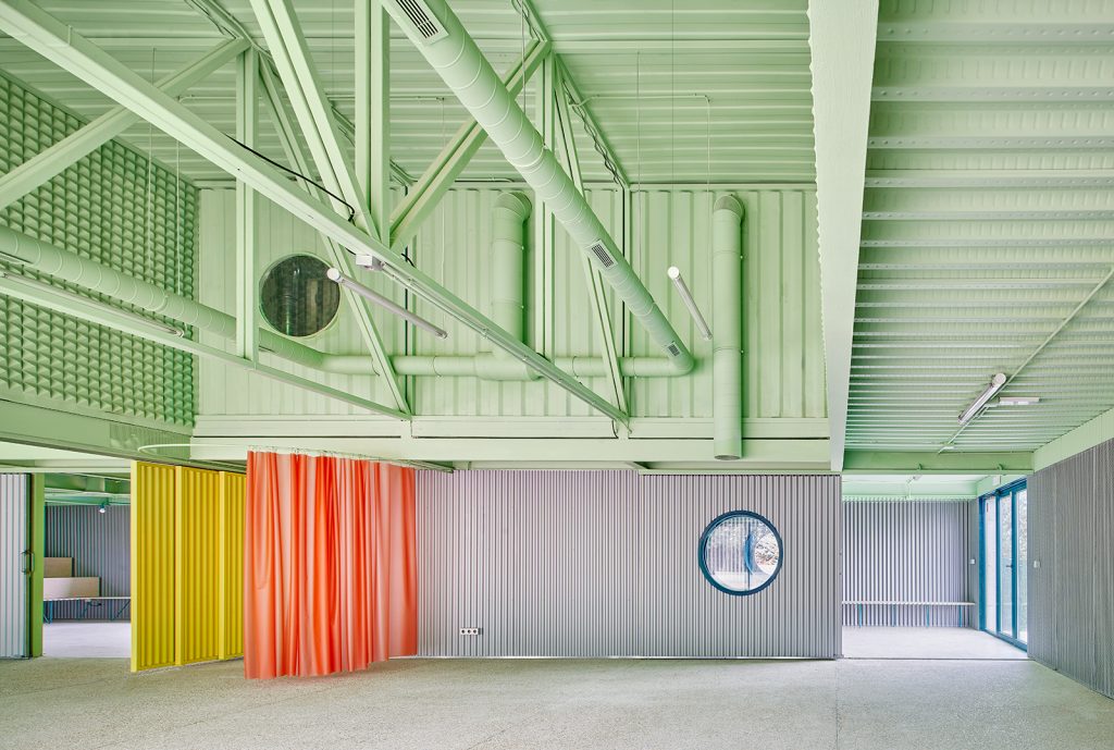 Dog training school in Brunete, Spain by Eeestudio with Lys Villalba ...