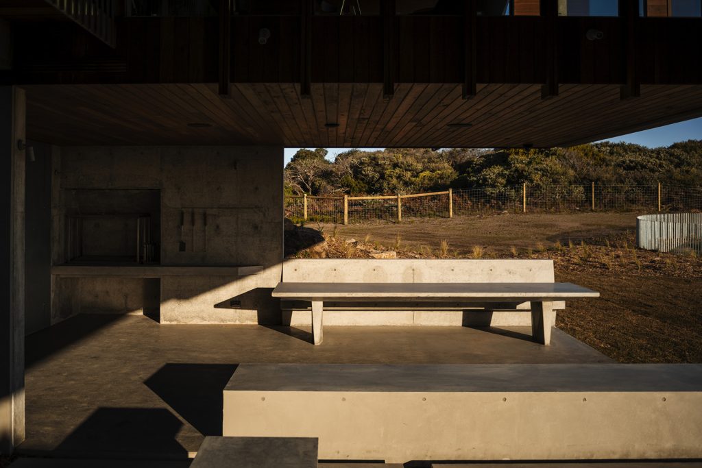 Bass Coast Farmhouse in Victoria, Australia by John Wardle Architects ...
