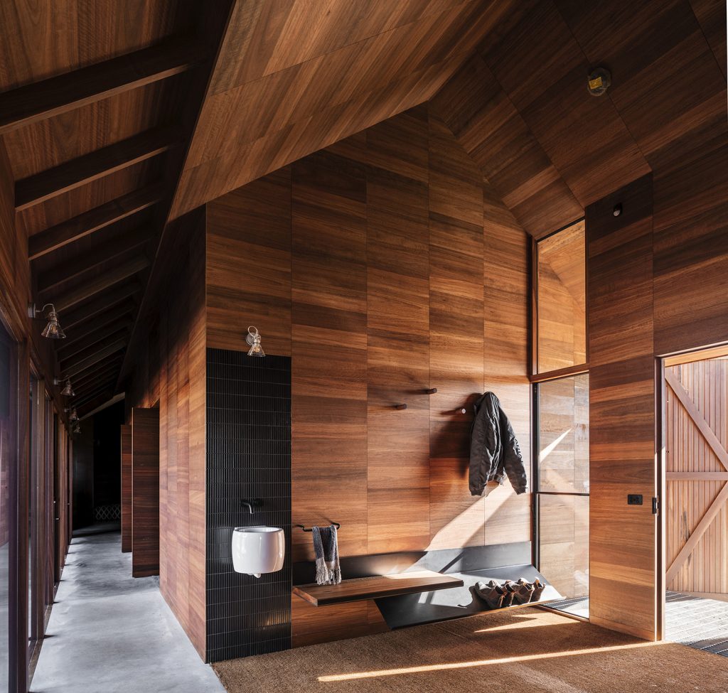 Bass Coast Farmhouse in Victoria, Australia by John Wardle Architects ...