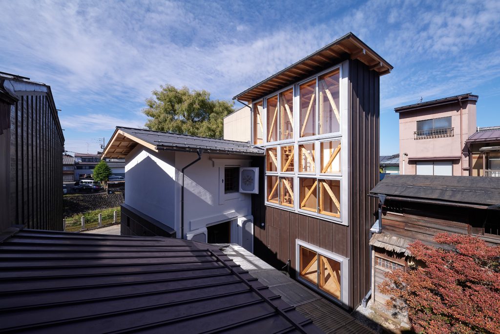 Earthen storehouse and extension in Gifu, Japan by Sawadee - The ...