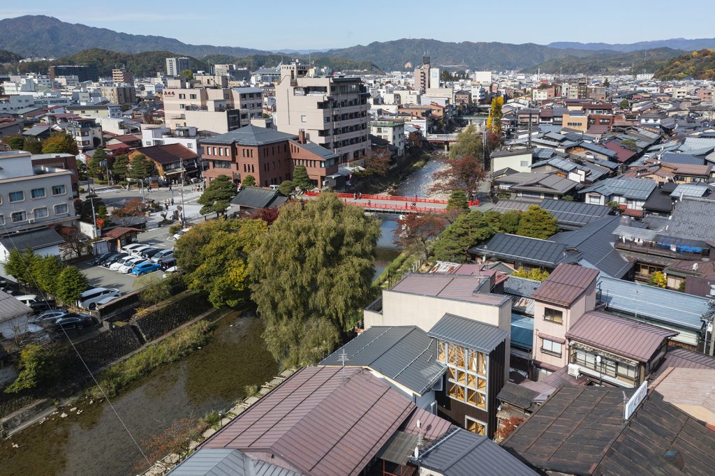 Earthen storehouse and extension in Gifu, Japan by Sawadee ...