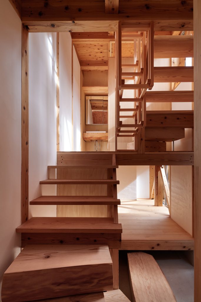 Earthen storehouse and extension in Gifu, Japan by Sawadee ...