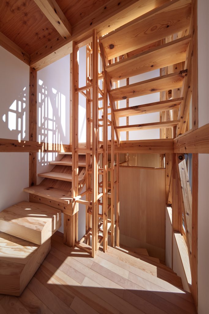 Earthen storehouse and extension in Gifu, Japan by Sawadee ...