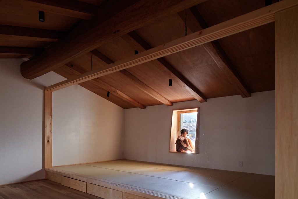 Earthen storehouse and extension in Gifu, Japan by Sawadee ...