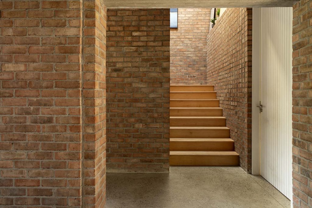 House, coach house and garden in Dublin, Ireland by Culligan Architects ...