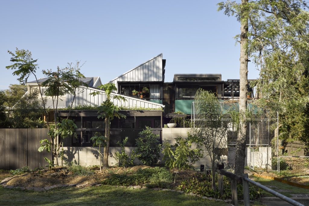 Live Work Share House in Queensland, Australia by Bligh Graham ...
