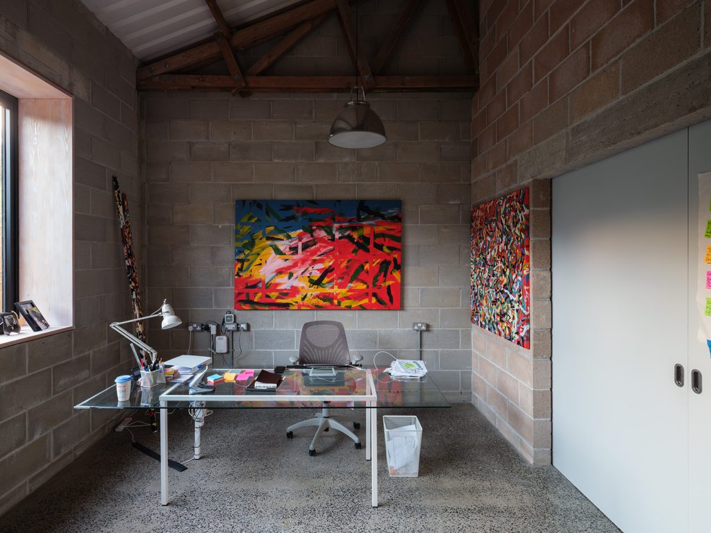 Cowshed in Devon, United Kingdom by David Kohn Architects ...