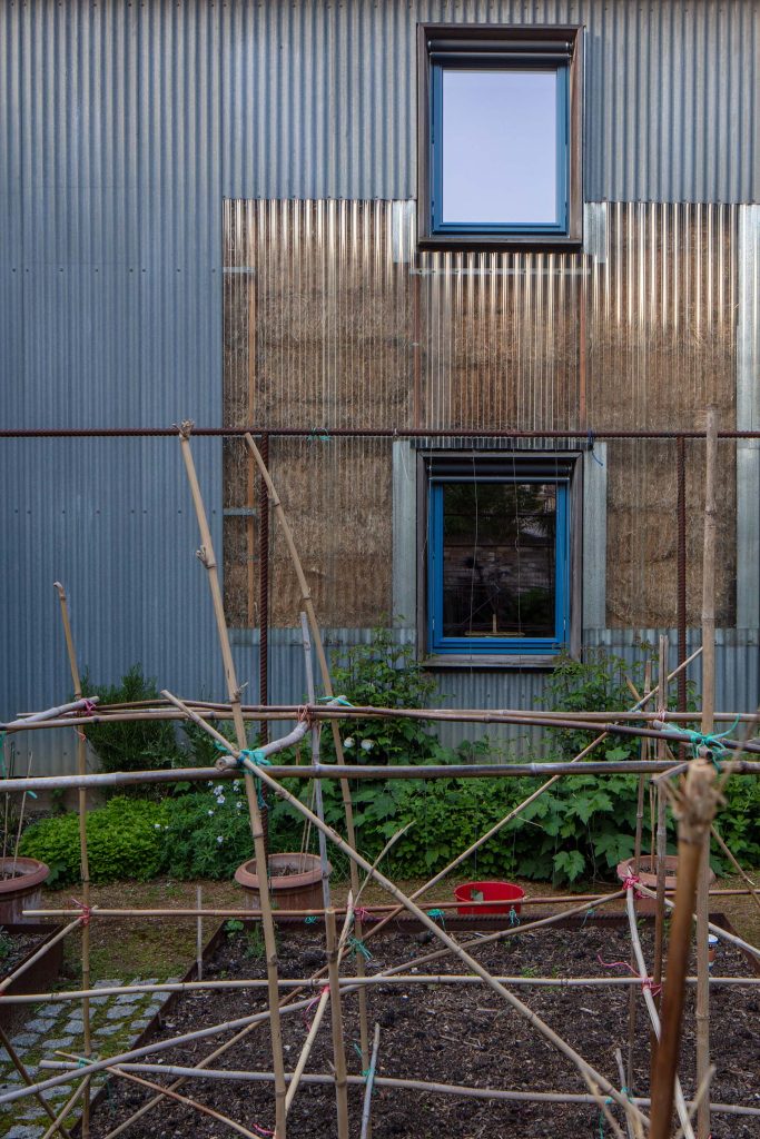 Revisit: Straw Bale House in London, UK by Sarah Wigglesworth ...