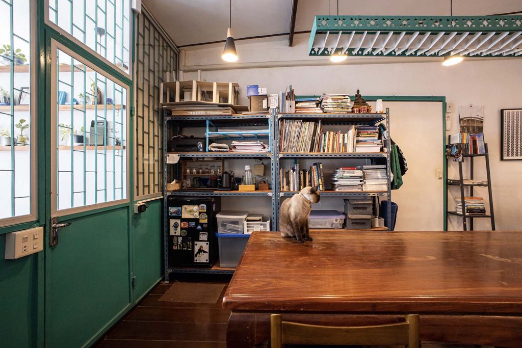 Khlong San Studio in Bangkok, Thailand by Everyday Architect & Design ...