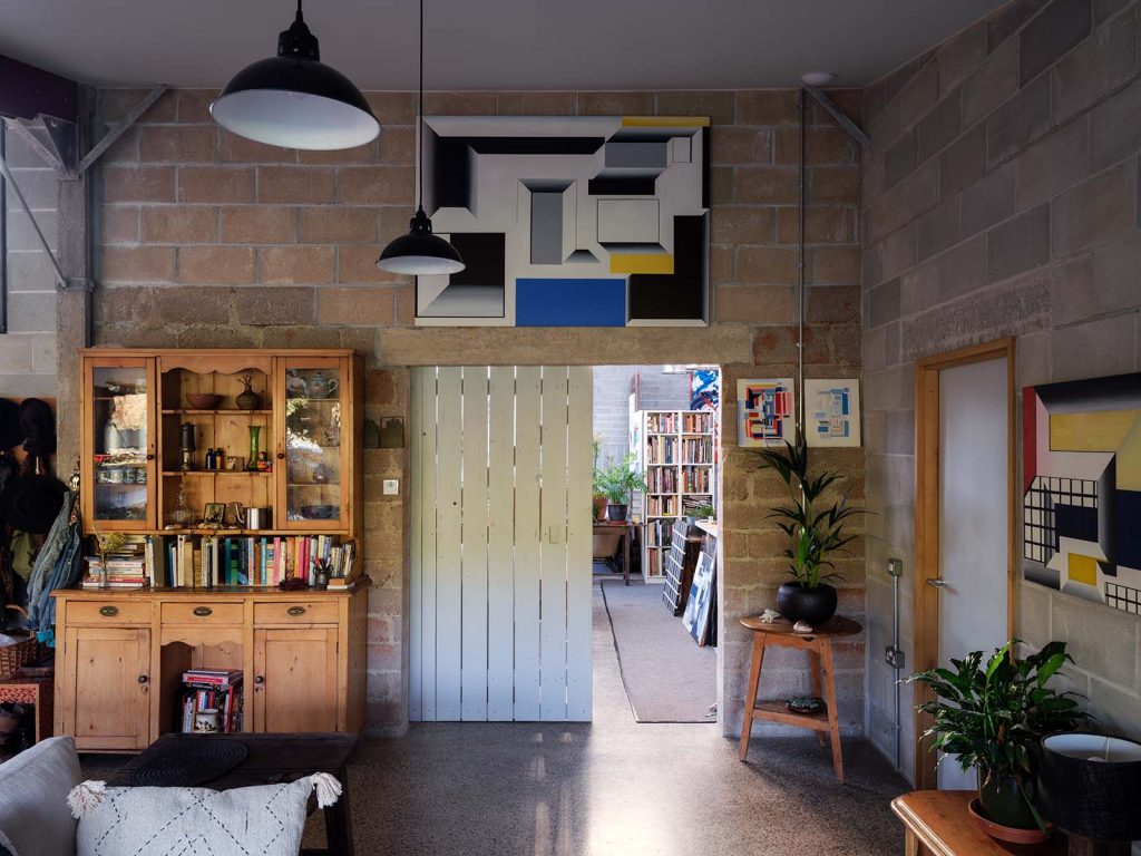 Cowshed in Devon, United Kingdom by David Kohn Architects ...