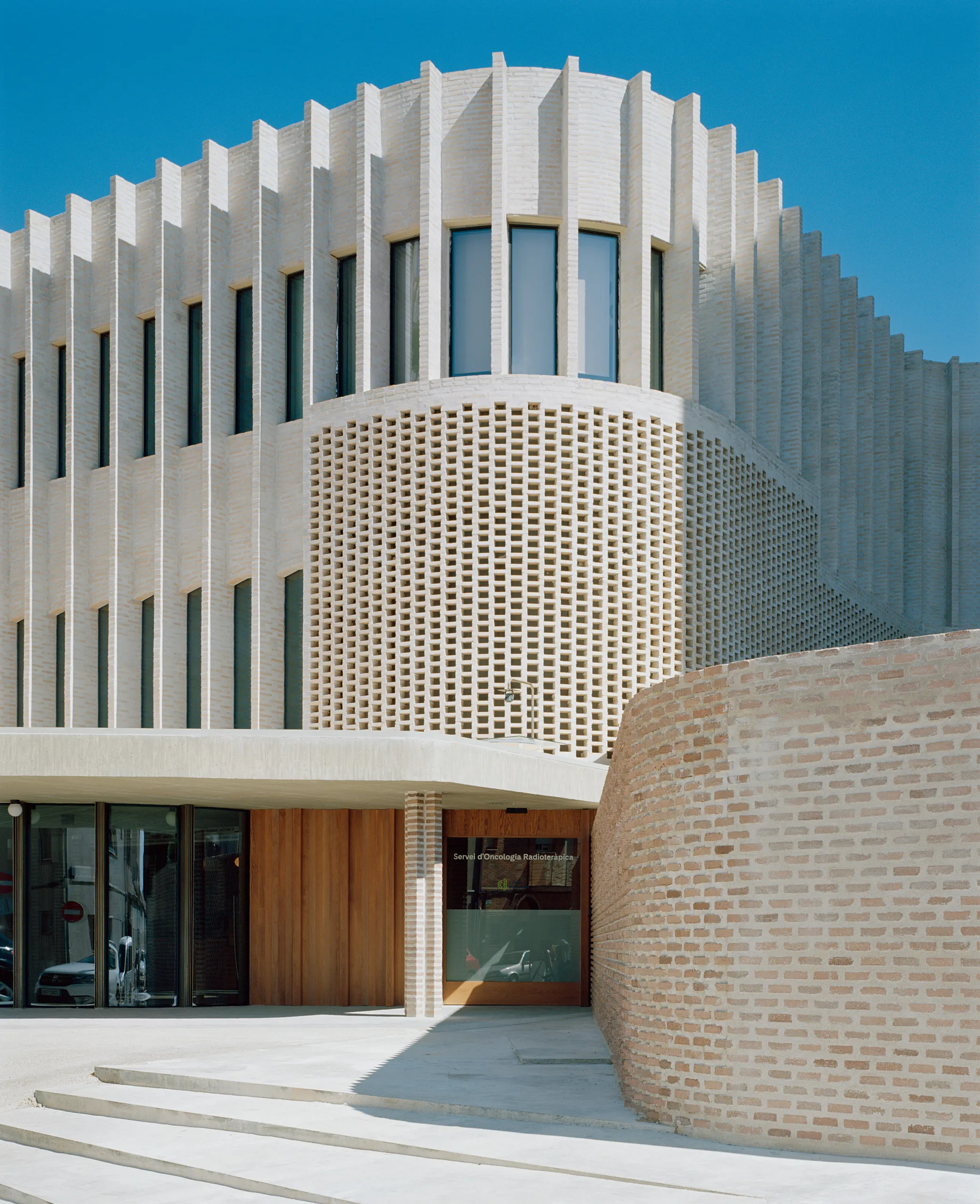 Hemodialysis centre in Barcelona by Baas Arquitectura and Casa Solo