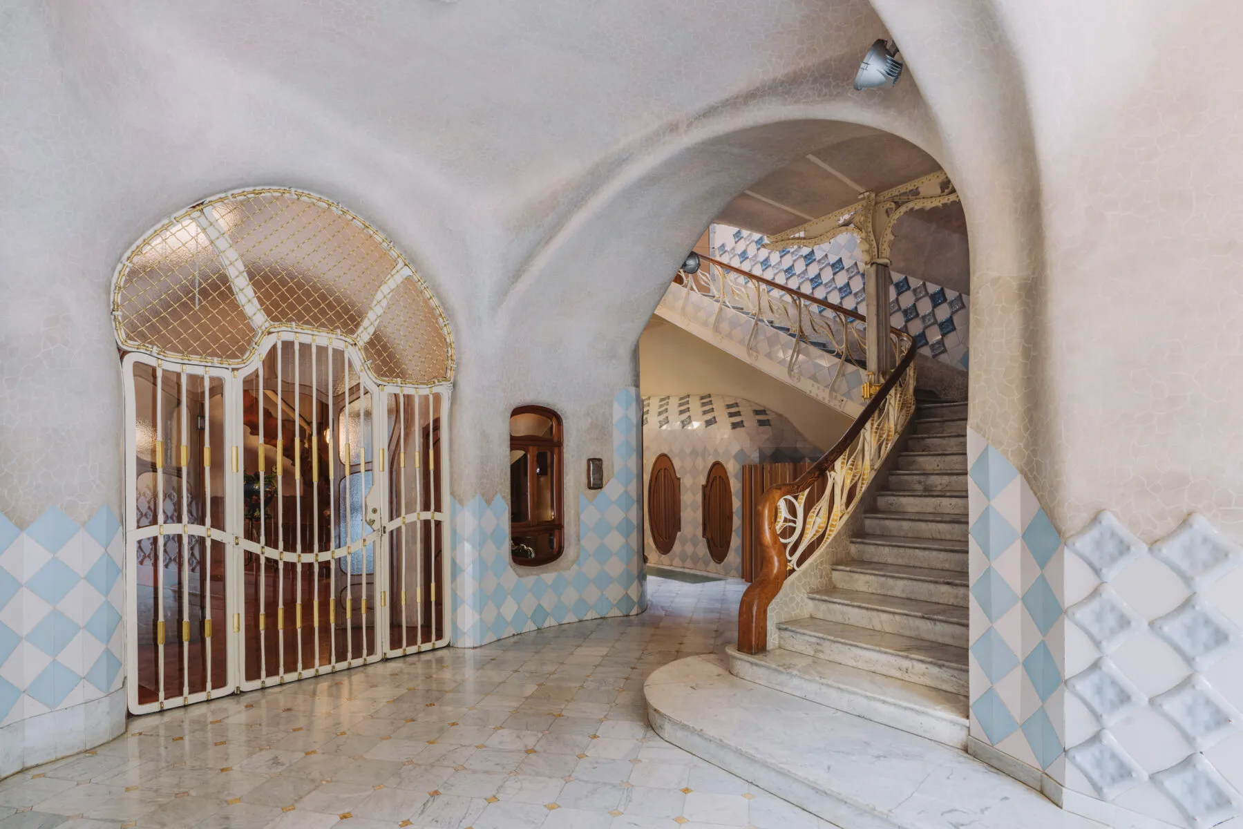 casa batllo inside
