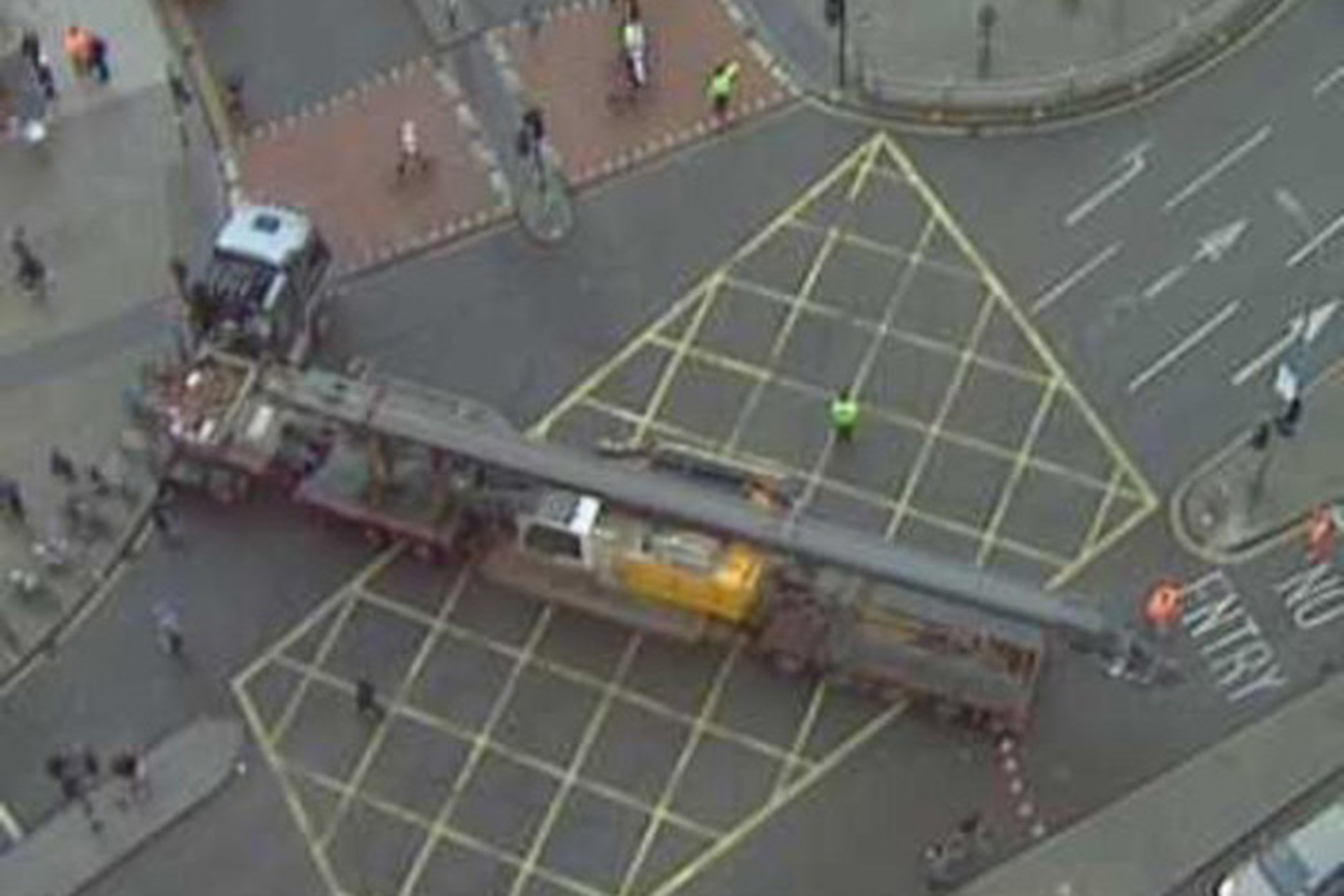 Lorry carrying piling rig brings London to a halt | Ground Engineering