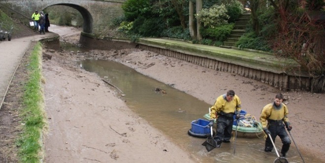 Embankment collapse strands up to 20 canal boats | Ground Engineering