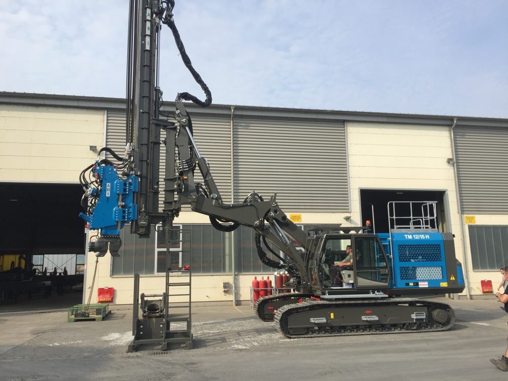 World’s first long-reach telescopic leader rig to speed up motorway ...