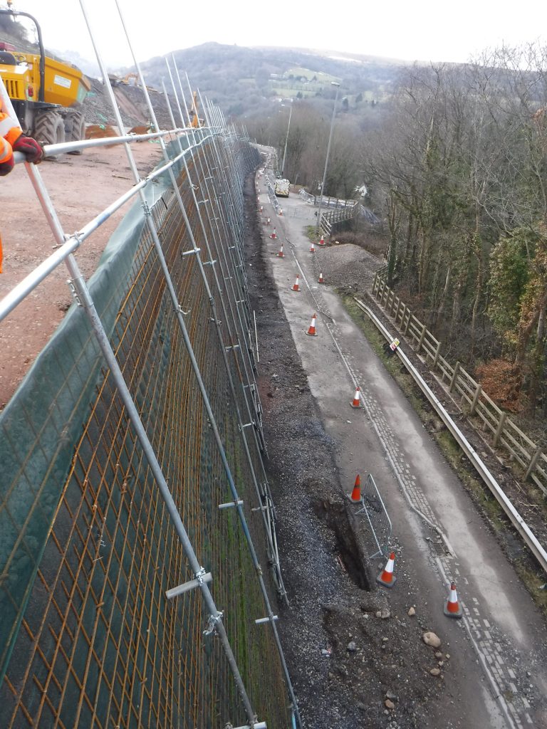 Retaining walls: Support system for the A465 Heads of the Valley ...