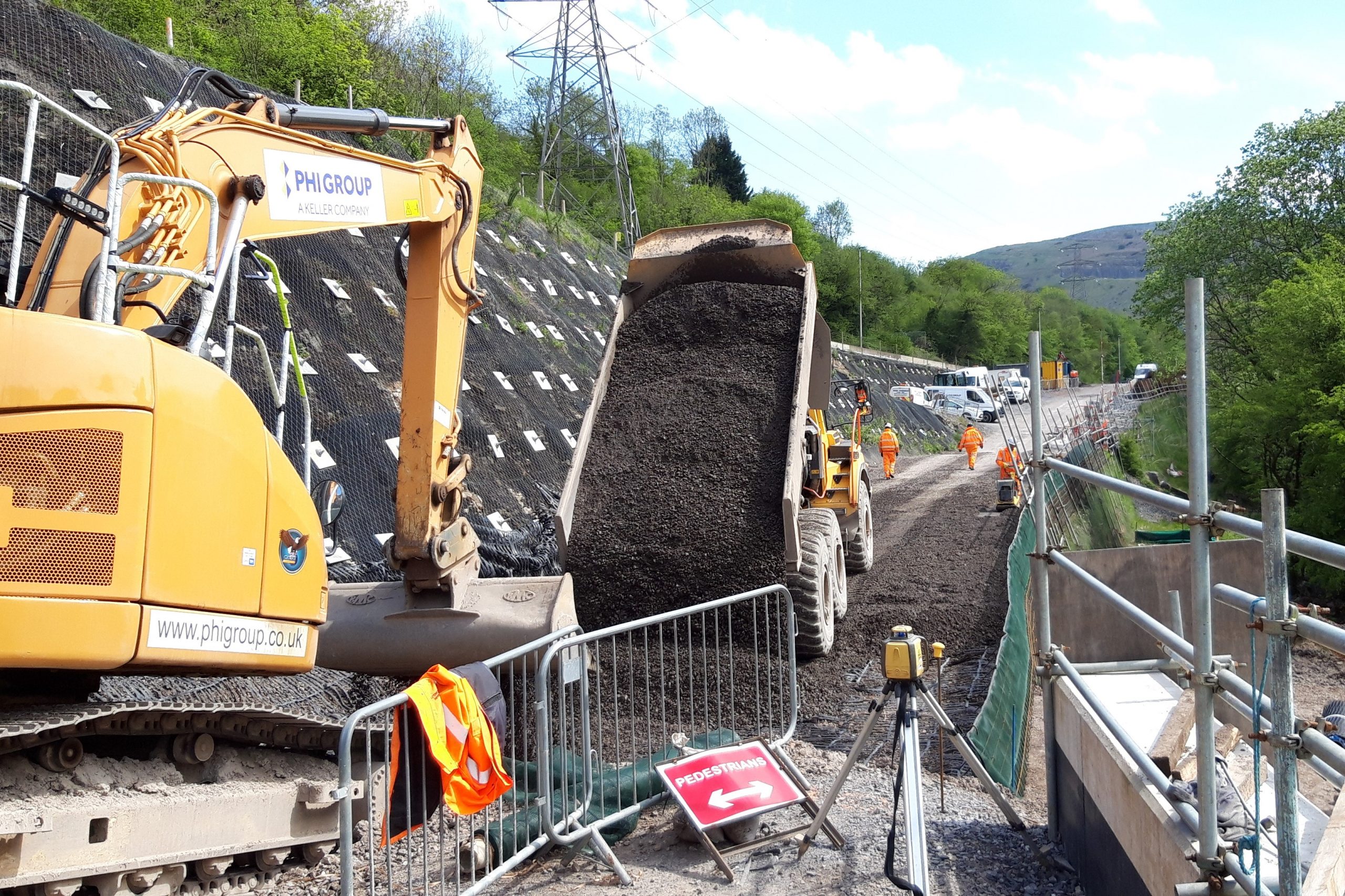 Retaining walls: Support system for the A465 Heads of the Valley ...