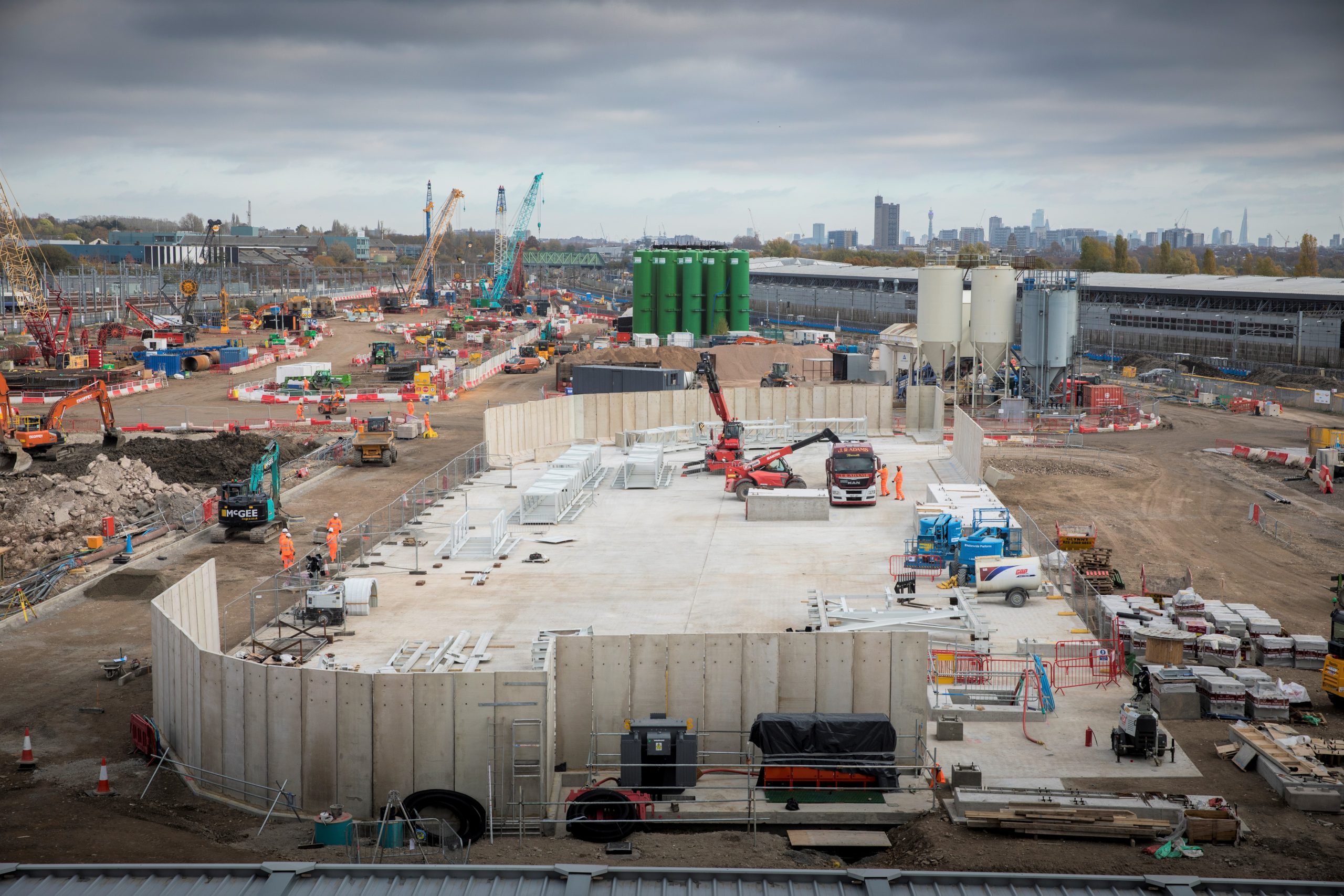 Diaphragm walls: Constructing HS2's Old Oak Common station | Ground ...