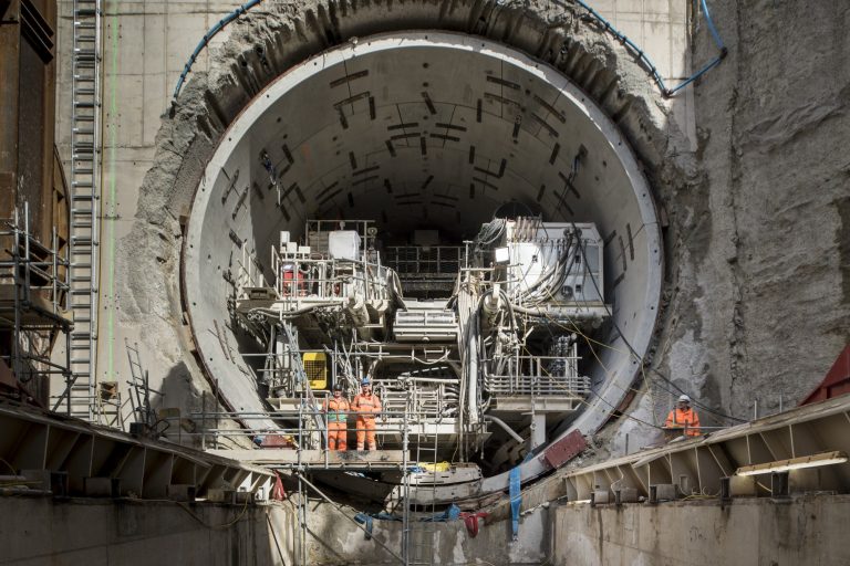 Tunnelling: How engineers at Silvertown rotated the UK's largest TBM ...