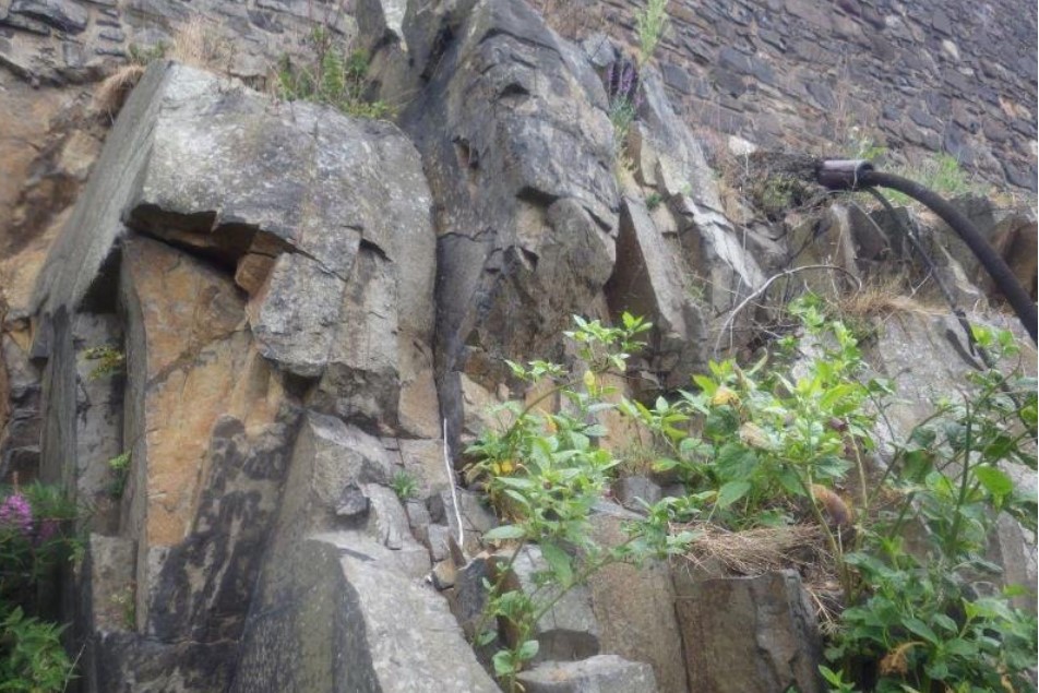 Rock slope concerns at Edinburgh Castle lead to new remediation works ...
