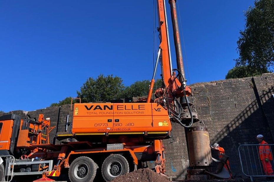 Van Elle forecasts lower profits due to project approval delays ...
