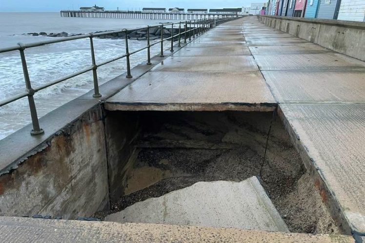 Ground investigations and surveys on partially collapsed Southwold Pier ...