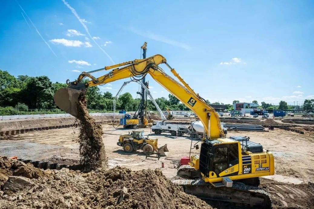 Bauer plays key role in challenging excavation in Frankfurt | Ground ...