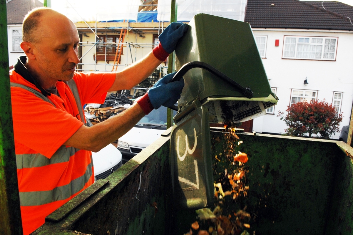 Only 25 UK organisations offer separate food waste collections to SMEs ...