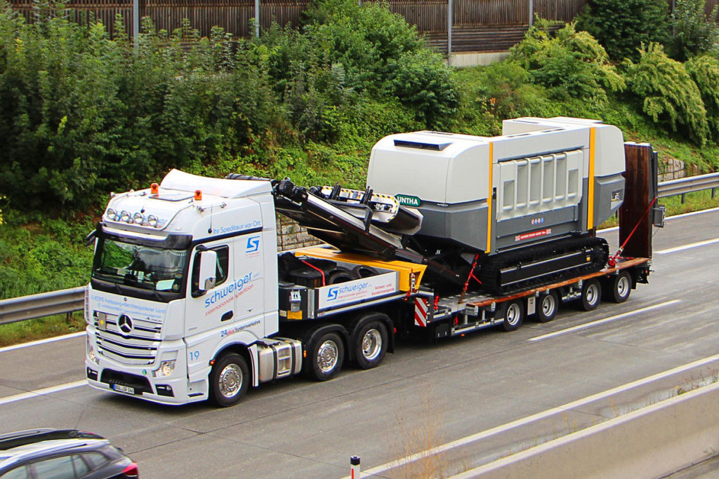 Mobile shredder shipped around the world | MRW