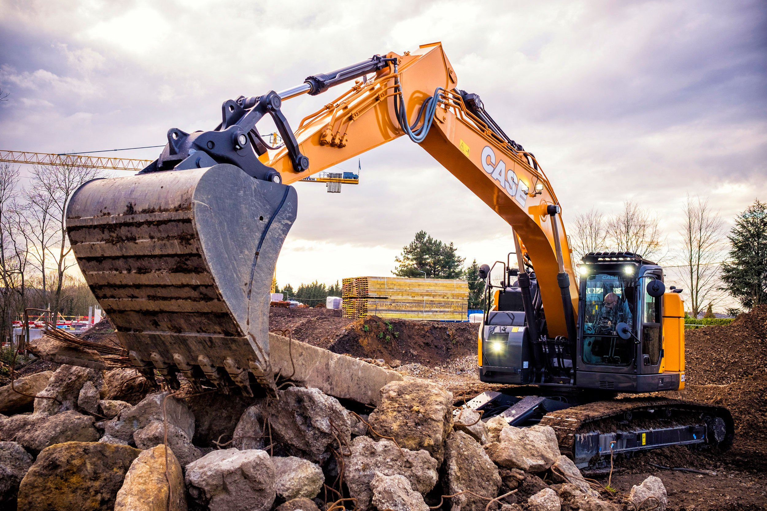 Compact footprint on power excavator | MRW