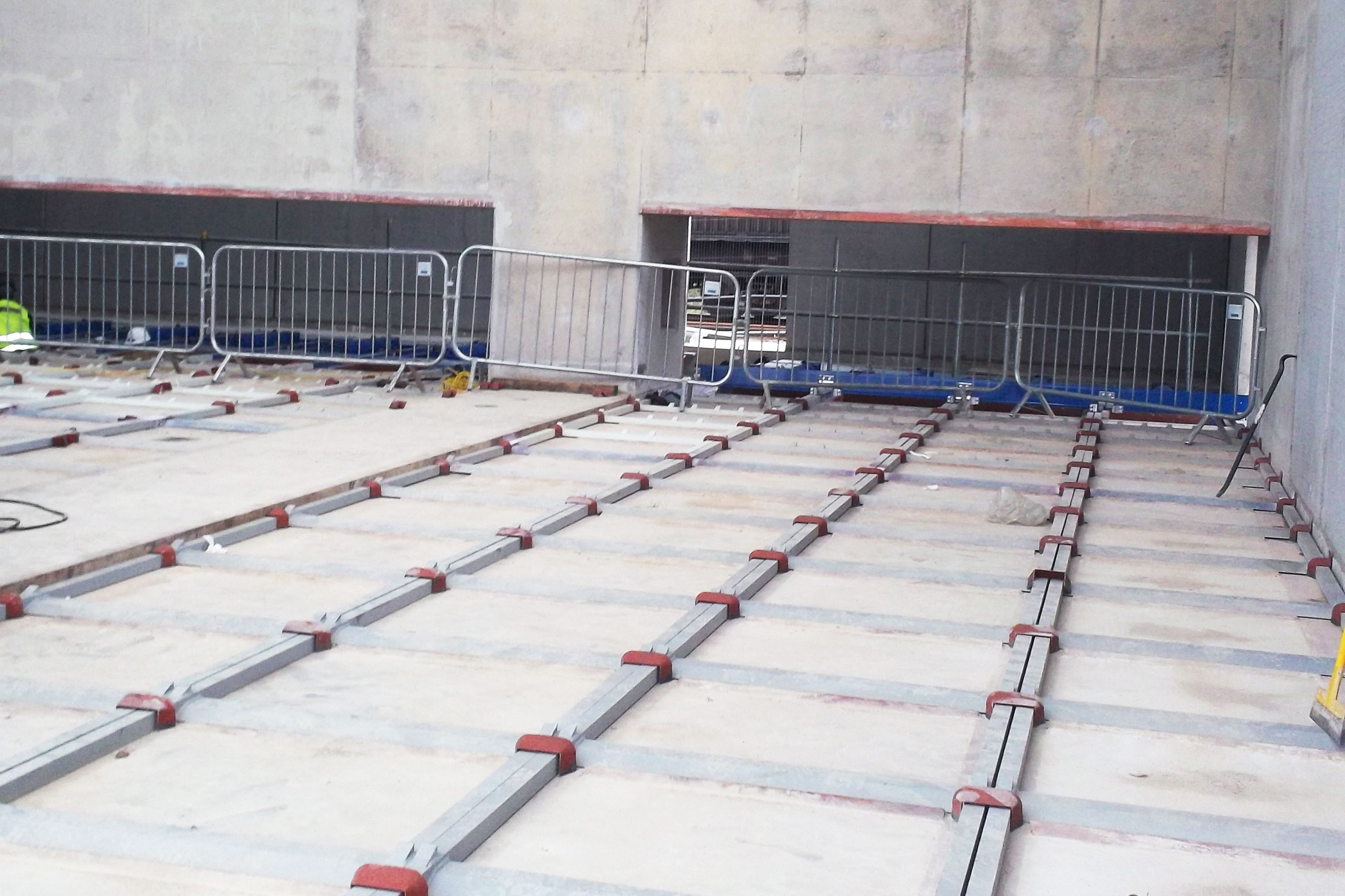Woodchip kept moving with push floor system | MRW